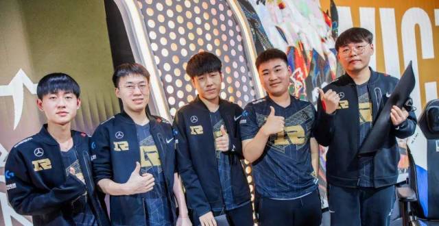 历史首次！RNG生死战对阵日本赛区DFM，秒上热搜！_腾讯新闻