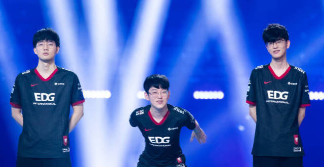 S11分组全是宿命对决！RNG欲复仇FNC，EDG脱离C组仍要直面T1_腾讯新闻