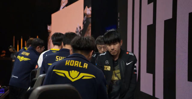 S12世界赛：全员状态大优，RNG轻松战胜CFO，豪取小组赛两连胜_腾讯新闻