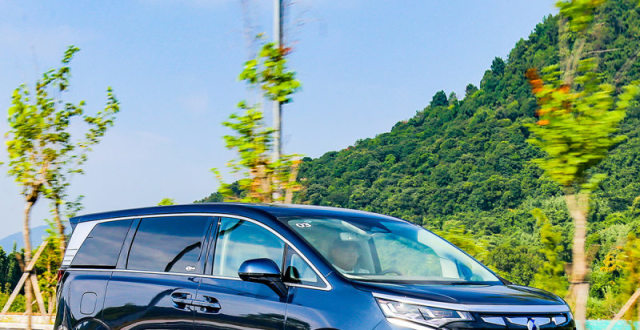 试驾腾势D9 大定超30000台 它能抢夺GL8的市场吗_腾讯新闻