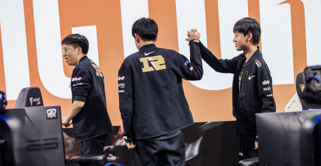 RNG战胜100T拿到八强名额，成为LPL第三个晋级八强战队_腾讯新闻