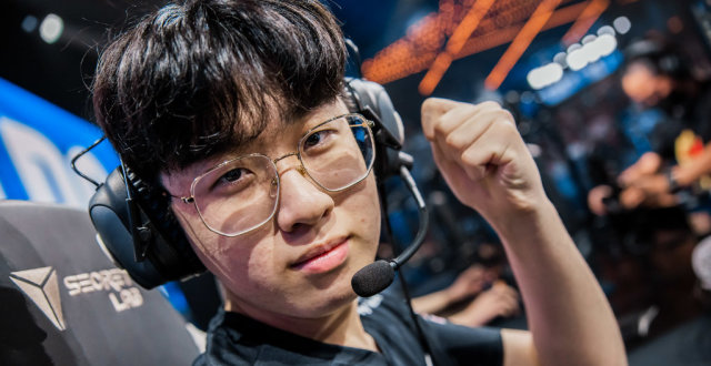 推特网友热议T1首局战胜RNG：Zeus是目前世界第一上单_腾讯新闻