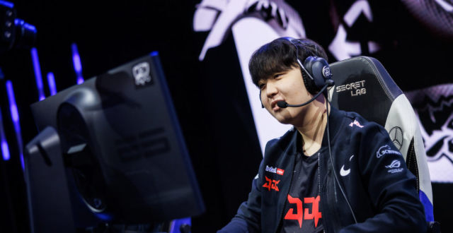 RNG惨遭T1零封！梦回S7？最让LPL粉丝担心的事开始发生_腾讯新闻