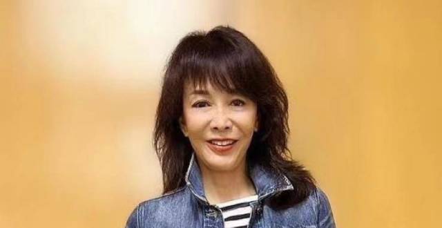 结束44年宾主关系，65岁郑裕玲承认不续约TVB：体验自由身_腾讯新闻