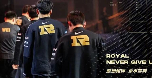 T1 3-0拿下RNG，晋级半决赛；FNC教练：决赛要是T1打EDG，A组是世界赛最难的小组！_腾讯新闻