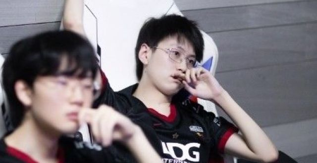 惨被让二追三 EDG2比3不敌DRX！上单把把发挥失常 五打四龙魂被抢_腾讯新闻