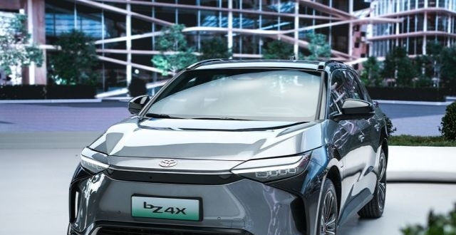 两驱四驱都有最大续航615km 一汽丰田bZ4X上市售19.98万起_腾讯新闻