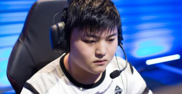 LOL：Uzi与BLG解约，下赛季期待回归，莎莉爆料香锅被小超梦吸血_腾讯新闻