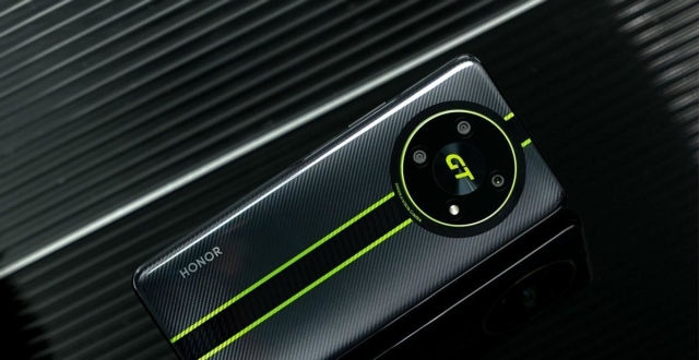 游戏和拍照只能二选一？2000多元预算，荣耀X40GT、荣耀70你选谁_腾讯新闻