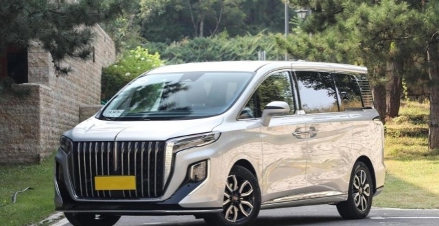 红旗发力了，配252马力＋8AT＋大七座，档次比肩埃尔法，不香？_腾讯新闻