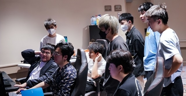 S12半决赛来袭！JDG有望击败T1，宙斯对369评价很高，上野稳了？_腾讯新闻