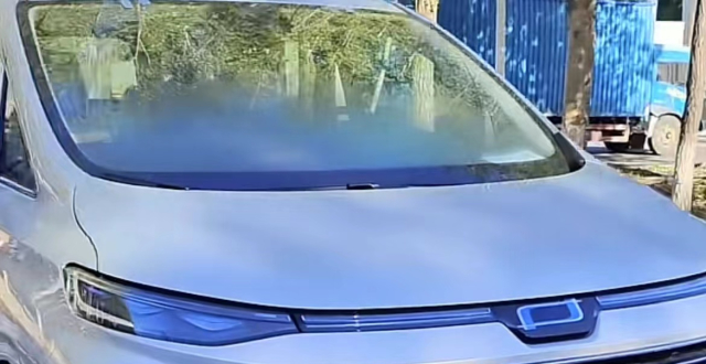 平民版红旗HQ9？一汽全新MPV实车曝光，长近5米3配2.0T＋8AT_腾讯新闻