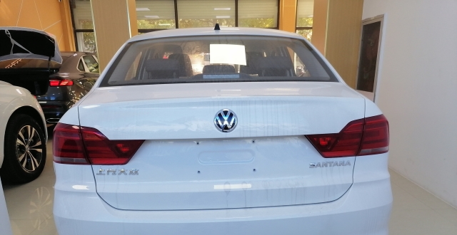 实拍：近开不坏的大众“小速腾”，1.5L＋6AT，自动挡才8万_腾讯新闻