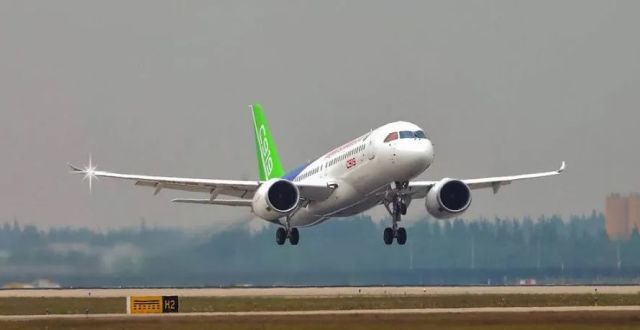 国产大飞机C919签300架新订单！公私募“大腕”已提前“埋伏”_腾讯新闻