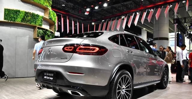 提速快又稳，超高颜值！新奔驰GLC轿跑SUV上市，配2.0T＋9AT_腾讯新闻