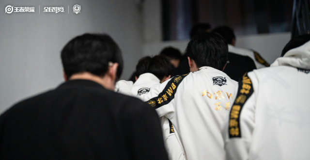 KPL赛区选拔赛第一轮分析：GK与WB硬碰硬，TTG遇到XYG很幸运！_腾讯新闻