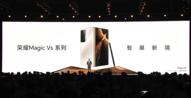 荣耀Magic Vs系列正式发布！轻薄长续航7499元起_腾讯新闻