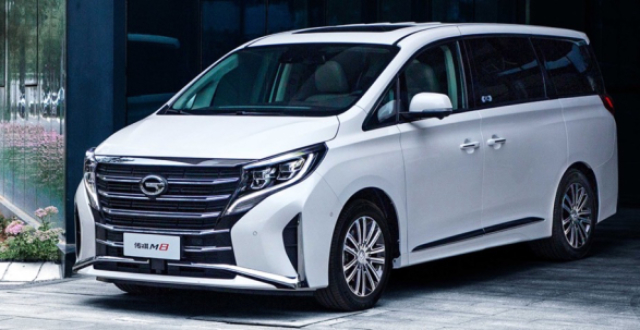 一汽奔腾M9实车曝光，换新标搭2.0T＋8AT，想对标传祺M8还差点东西_腾讯新闻