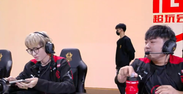 AG首秀战胜RW侠，拿到世冠开门红，一诺喜提MVP_腾讯新闻