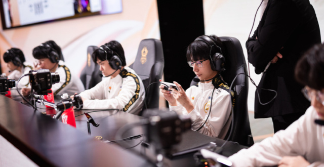 世冠选拔赛第二轮首日汇总：AG领跑，TTG垫底，WB跌出前四_腾讯新闻