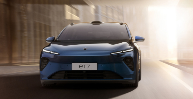 新势力的“7”字比拼，智己L7和蔚来ET7谁能出圈？_腾讯新闻