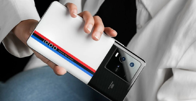 IQOO11对比小米13：差价只有200元，优缺点都很明显_腾讯新闻