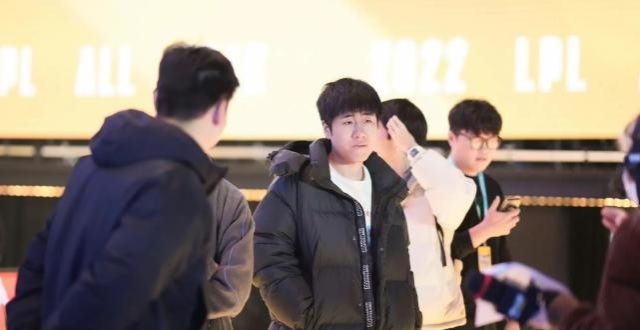 “RNG老板3500W股权冻结图”火了，LPL玩家拍手叫好，自食恶果_腾讯新闻