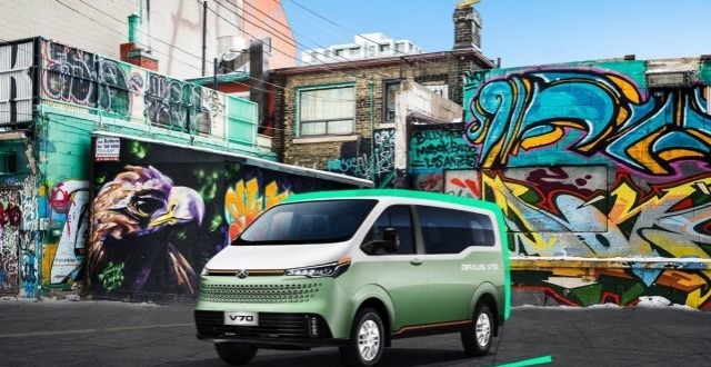 紧跟潮流的轻客长什么样子？上汽大通V70正式首发，首搭9AT变速箱_腾讯新闻