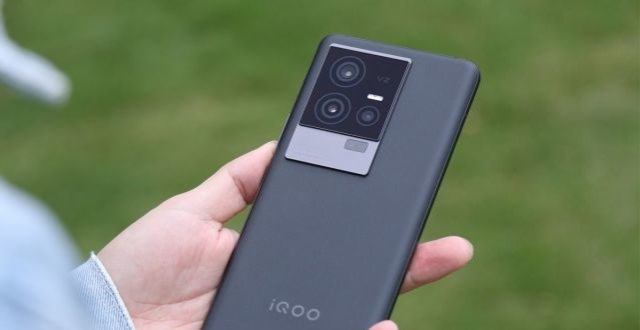 三大骁龙8 Gen2对线：小米13、iQOO11、moto X40_腾讯新闻