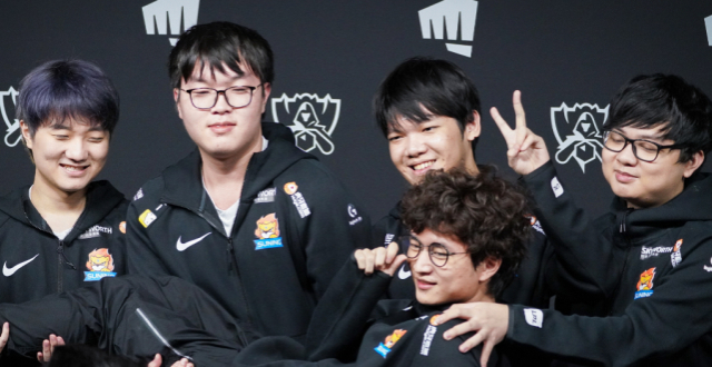 Huanfeng火力全开，TT闯入八强，Zhuo遭到质疑_腾讯新闻