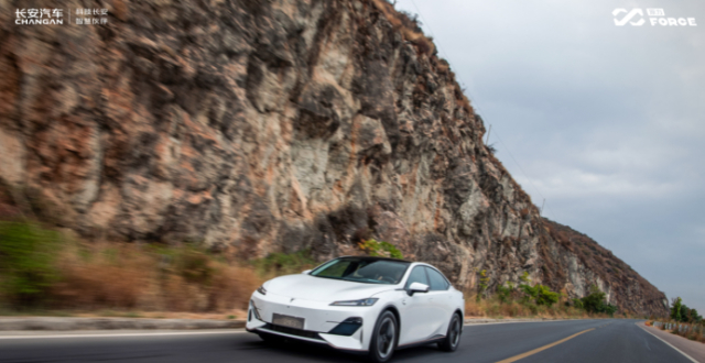 不补油不补电，长安深蓝SL03一口气跑了1238公里_腾讯新闻