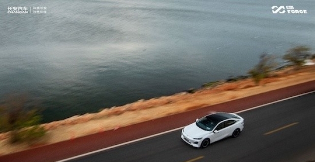 行驶1200km不加油、不充电 长安深蓝SL03怎么做到的？_腾讯新闻