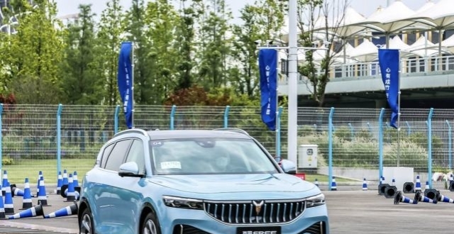 新能源SUV中的硬核“PK”，面对岚图FREE，问界M7竟输得很彻底？_腾讯新闻