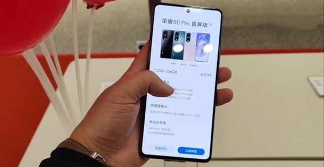 3599元 荣耀80 Pro直屏版登陆线下 将于1月6日开售_腾讯新闻