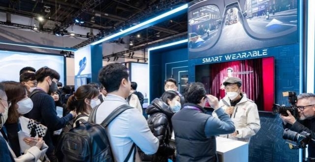 消费级AR眼镜新里程碑，雷鸟X2亮相CES 2023_腾讯新闻