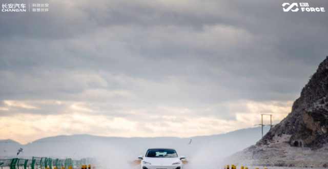 试驾长安深蓝SL03：一口气跑完1200km，是一种什么体验？_腾讯新闻