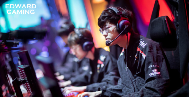 EDG2-0击败WE，拿下春季赛首胜！FoFo阿卡丽猛如战神_腾讯新闻