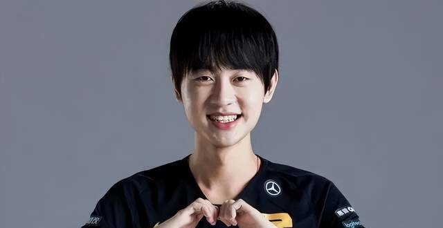 RNG放走tabe留下heart遭网友怒喷？连Uzi都曾质疑的教练还敢要！_腾讯新闻