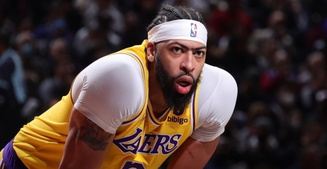 话筒NBA｜美国杨毅：浓眉G2的表现是可耻的，詹姆斯G3该打爆狄龙_腾讯新闻