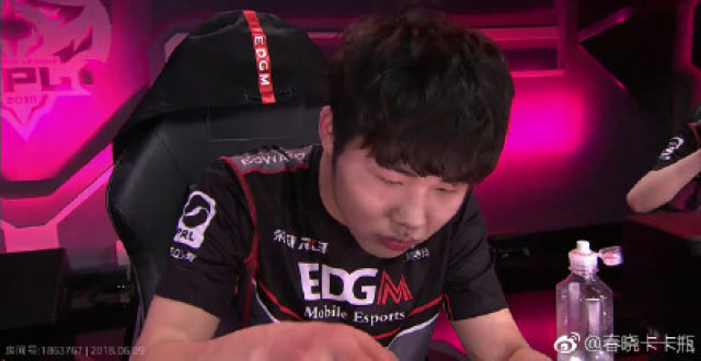 初晨教科书级李元芳秀翻全场 EDG.M零封BA问鼎东部赛区_腾讯新闻