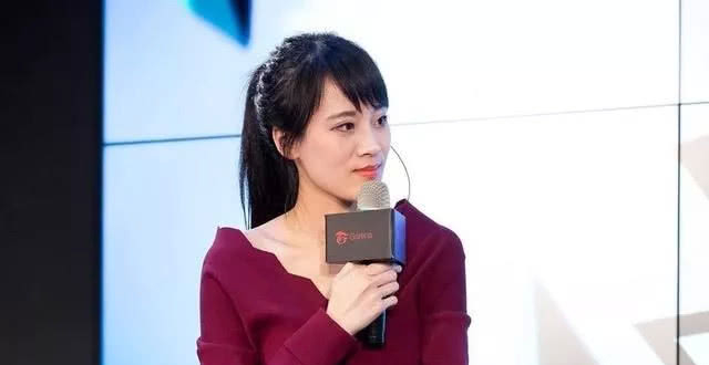 Maple甜美女友现身赛场 意外吸睛不愧是LMS招牌女解说_腾讯新闻