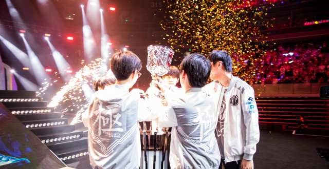 新王诞生！iG3-0横扫JDG首夺LPL冠军 各项赛事3连冠_腾讯新闻