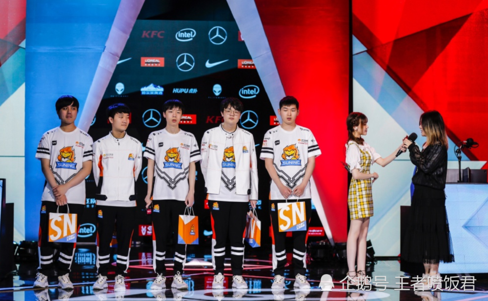 LPL季后赛大戏上演，二台远比一台更精彩？网友：满屏全是腿！