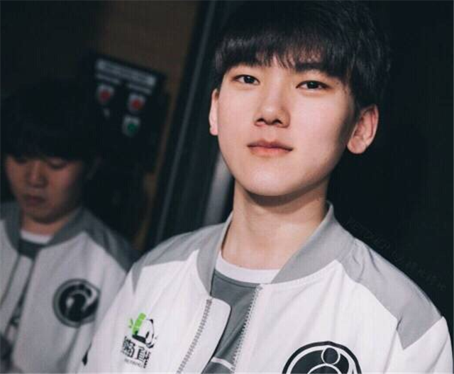 jkl直播换发型，却透露IG战队存在问题：队员真的有矛盾了？