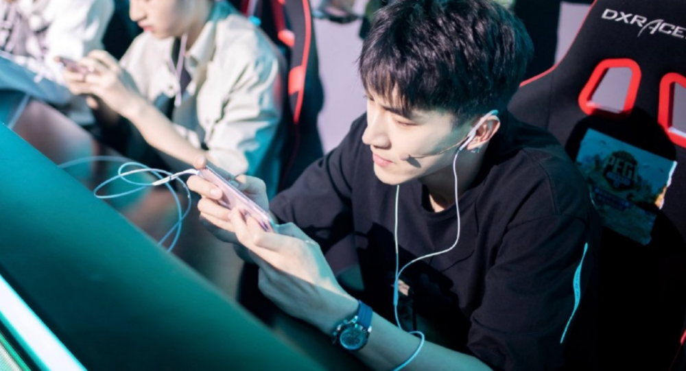 和平精英首个世邀冠军：从倒数第八到登顶，XQF：我伞兵你随意