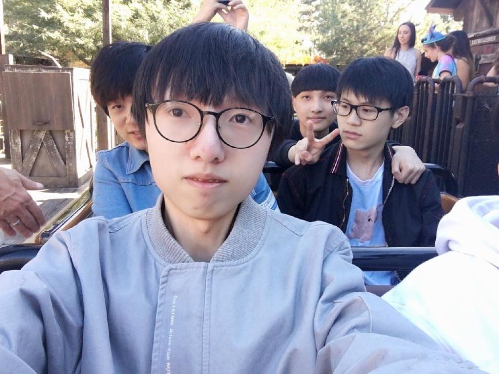 Mlxg虎牙首秀，让帝、姿态骚话不断，等RNG全员齐聚