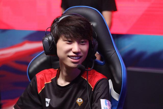 Doinb掐指一算，下一个强势英雄，稻草人是也