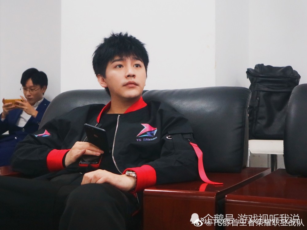 ts教练kear资料-千图网