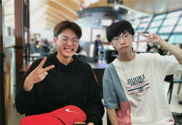 RNG泄露S9主题曲？uzi演唱！对手听崩溃了，粉丝都顶不住