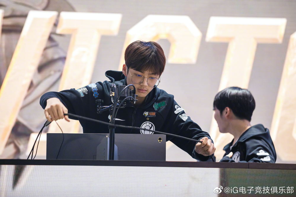 S9世界赛iG首战告捷，但对于leyan的比赛发挥，网友褒贬不一